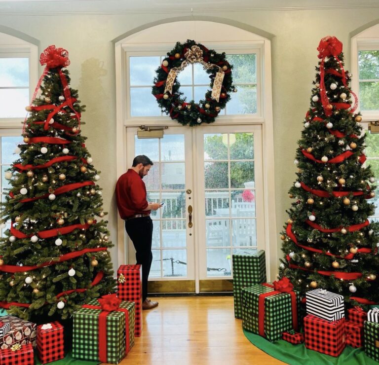 Maria Menounos & Brent Bailey Test The Holiday Dating Guide On Lifetime