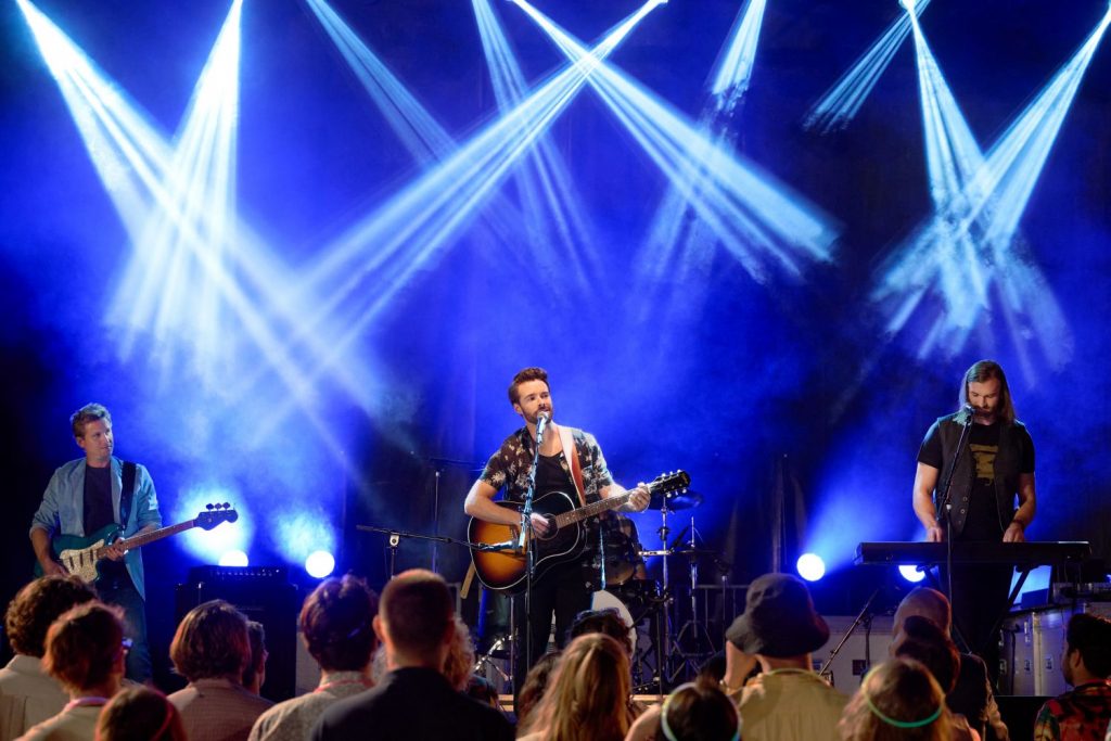 Holland Roden & Corey Cott Are Making Waves On Hallmark Channel