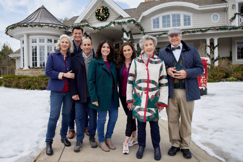 Evergreen Lane Is Back In Haul Out The Holly: Lit Up On Hallmark Channel